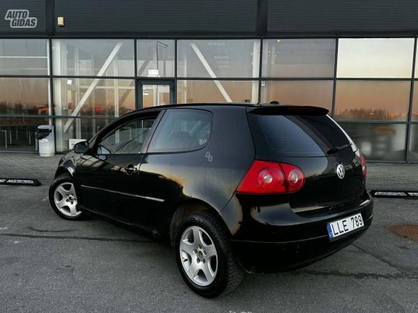 Melns Volkswagen Golf 2004 Panevēža, ar dzinēja tilpumu 2.00 L un nobraukumu 372 tūkst. km par 860 €, foto 9 vietnē AUTOMOTO.COM.LV