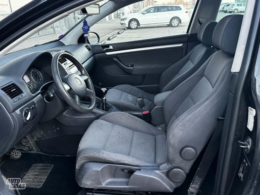 Black Volkswagen Golf 2004 in Panevezys, with an engine capacity of 2.00 L and mileage of 372 thousand km for 860 €, photo 14 on AUTOMOTO.COM.LV