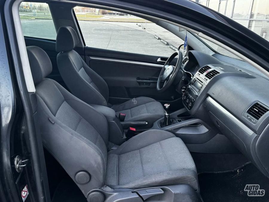 Black Volkswagen Golf 2004 in Panevezys, with an engine capacity of 2.00 L and mileage of 372 thousand km for 860 €, photo 15 on AUTOMOTO.COM.LV