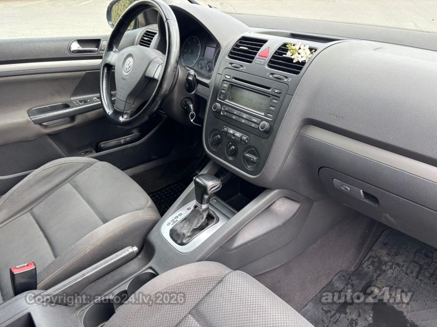Black Volkswagen Golf 2004 in Tallinn, with an engine capacity of 1.90 L and mileage of 326 thousand km for 1299 €, photo 9 on AUTOMOTO.COM.LV