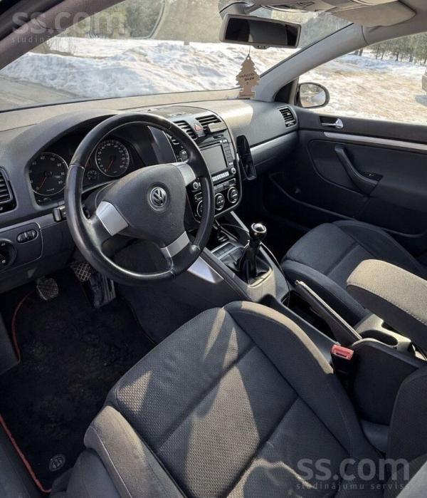 Black Volkswagen Golf 2004 in Daugavpils, with an engine capacity of 2.00 L and mileage of 230 thousand km for 3500 €, photo 6 on AUTOMOTO.COM.LV