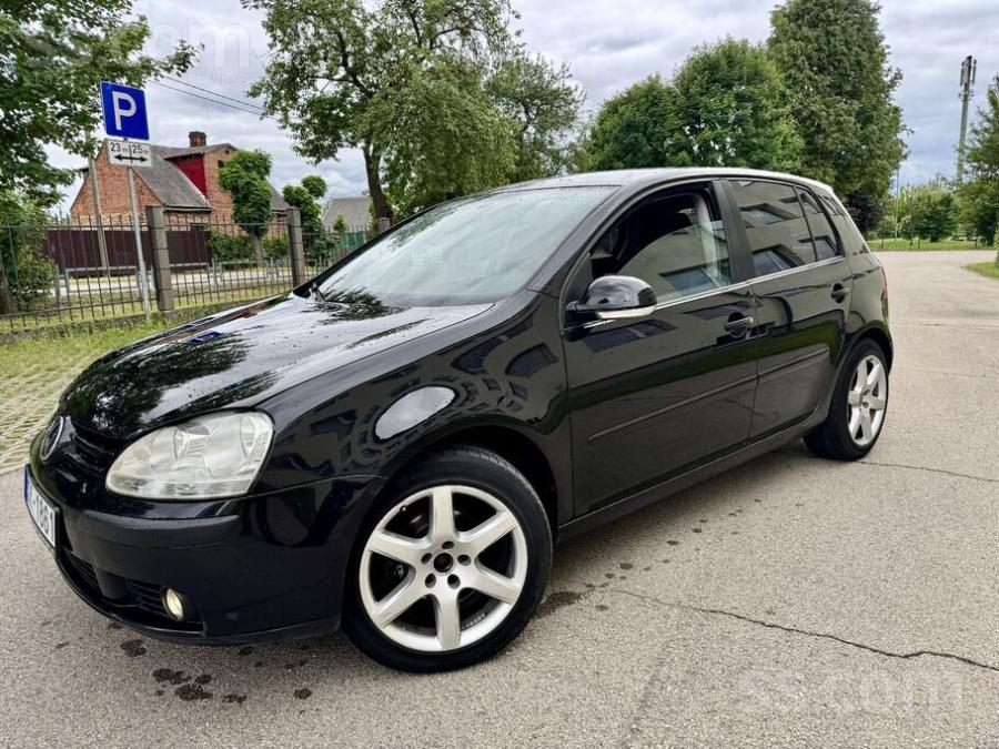 Melns Volkswagen Golf 2004 Daugavpils, ar dzinēja tilpumu 1.90 L un nobraukumu 0 tūkst. km par 1850 €, foto 3 vietnē AUTOMOTO.COM.LV