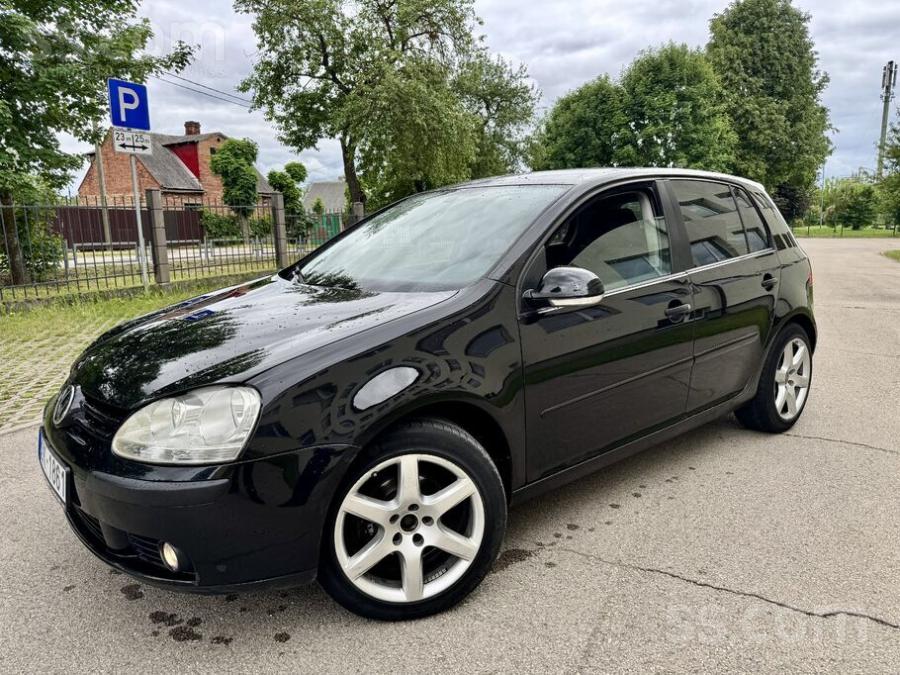 Melns Volkswagen Golf 2004 Daugavpils, ar dzinēja tilpumu 1.90 L un nobraukumu 0 tūkst. km par 1850 €, foto 4 vietnē AUTOMOTO.COM.LV