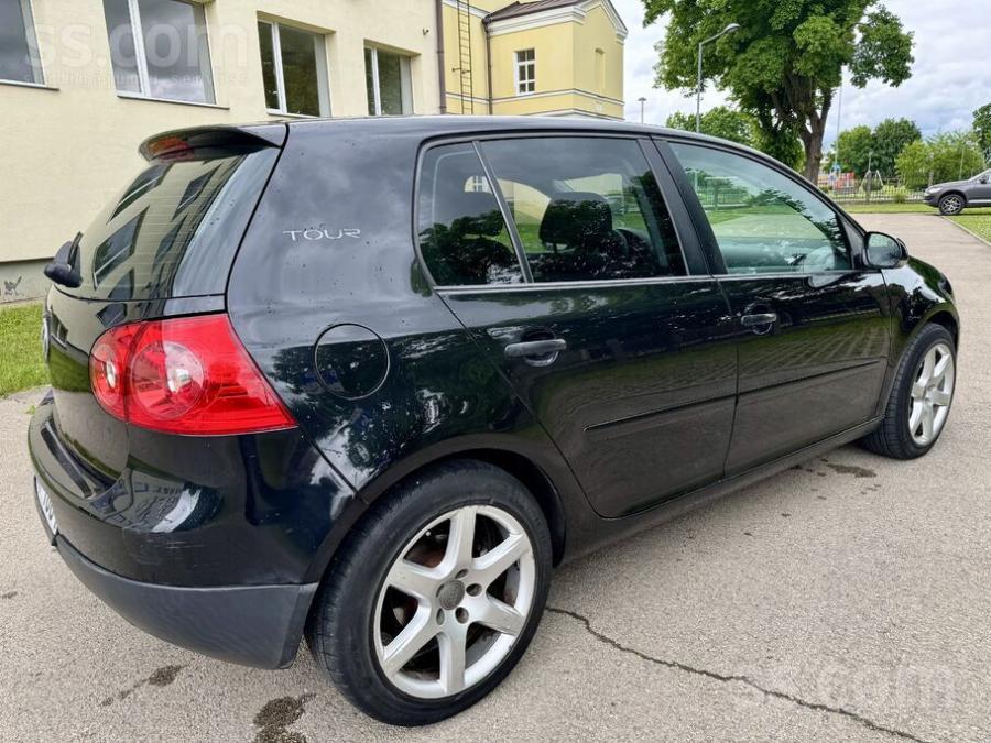 Melns Volkswagen Golf 2004 Daugavpils, ar dzinēja tilpumu 1.90 L un nobraukumu 0 tūkst. km par 1850 €, foto 9 vietnē AUTOMOTO.COM.LV