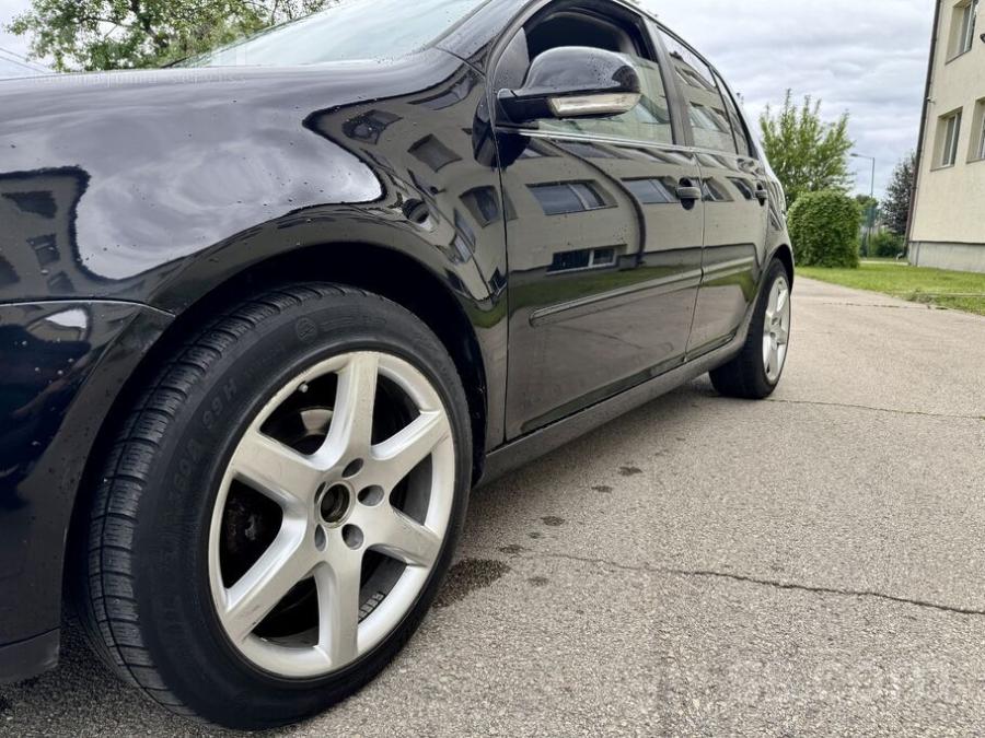 Melns Volkswagen Golf 2004 Daugavpils, ar dzinēja tilpumu 1.90 L un nobraukumu 0 tūkst. km par 1850 €, foto 14 vietnē AUTOMOTO.COM.LV