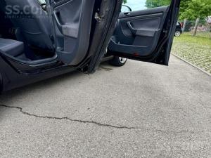 Melns Volkswagen Golf 2004 Daugavpils, ar dzinēja tilpumu 1.90 L un nobraukumu 0 tūkst. km par 1850 €, foto 16 vietnē AUTOMOTO.COM.LV
