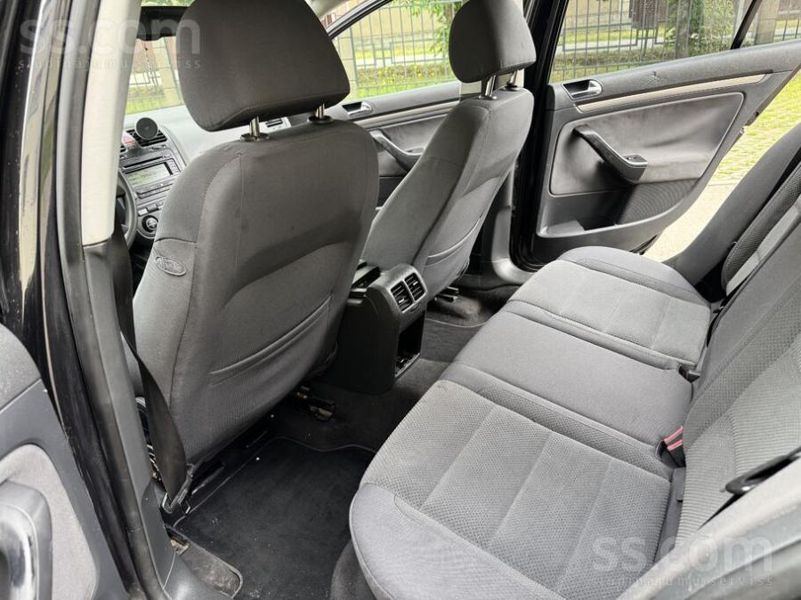 Melns Volkswagen Golf 2004 Daugavpils, ar dzinēja tilpumu 1.90 L un nobraukumu 0 tūkst. km par 1850 €, foto 19 vietnē AUTOMOTO.COM.LV