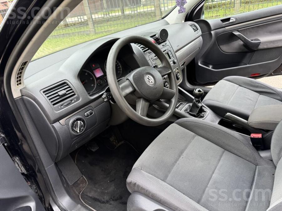 Melns Volkswagen Golf 2004 Daugavpils, ar dzinēja tilpumu 1.90 L un nobraukumu 0 tūkst. km par 1850 €, foto 20 vietnē AUTOMOTO.COM.LV