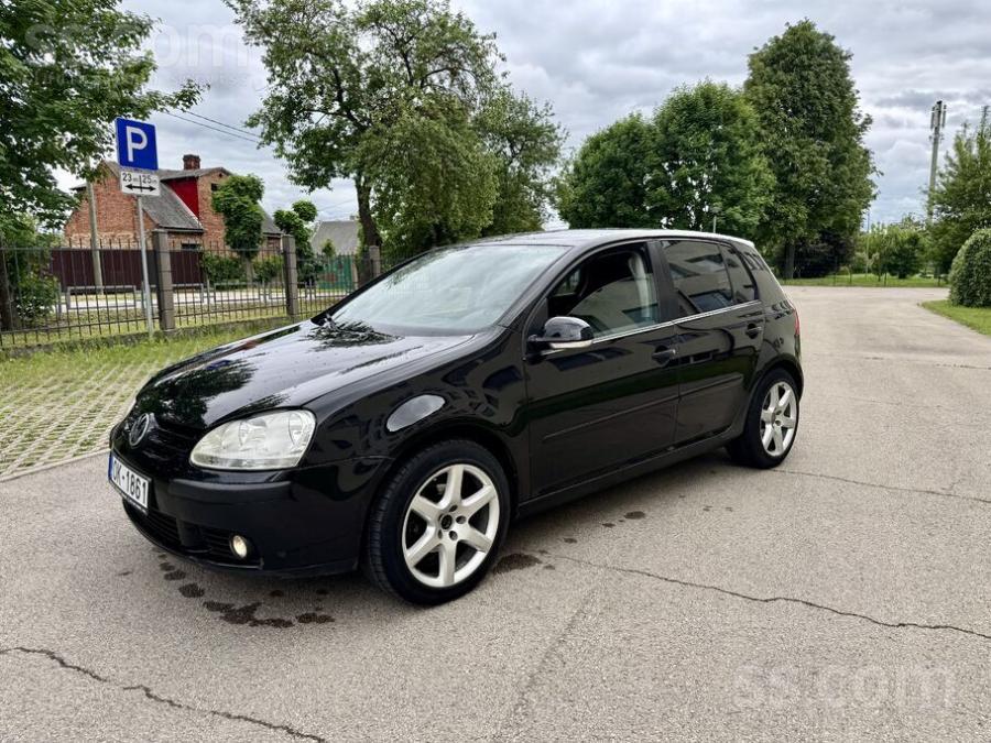 Melns Volkswagen Golf 2004 Daugavpils, ar dzinēja tilpumu 1.90 L un nobraukumu 0 tūkst. km par 1850 €, foto 24 vietnē AUTOMOTO.COM.LV