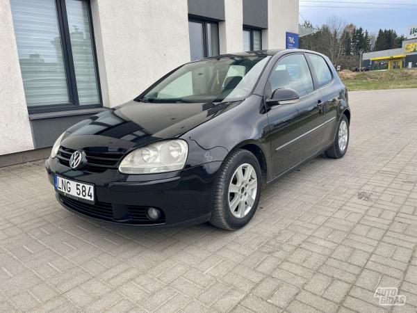 Melns Volkswagen Golf 2004 Viļņa, ar dzinēja tilpumu 1.90 L un nobraukumu 320 tūkst. km par 2000 €, foto 1 vietnē AUTOMOTO.COM.LV