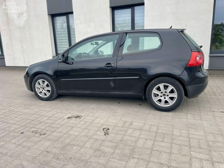 Black Volkswagen Golf 2004 in Vilnius, with an engine capacity of 1.90 L and mileage of 320 thousand km for 2000 €, photo 4 on AUTOMOTO.COM.LV