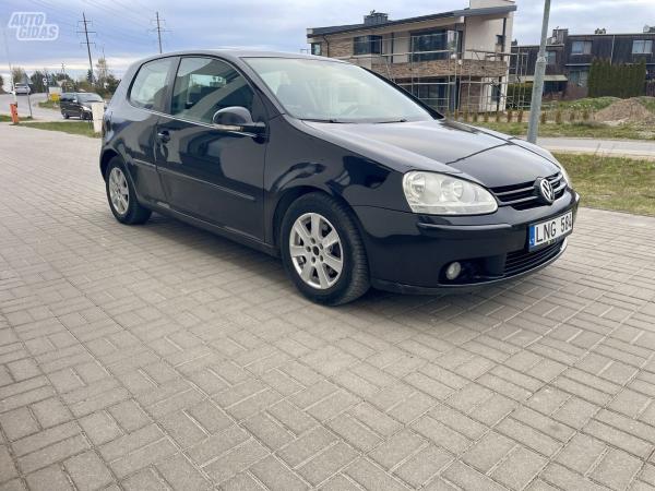 Melns Volkswagen Golf 2004 Viļņa, ar dzinēja tilpumu 1.90 L un nobraukumu 320 tūkst. km par 2000 €, foto 5 vietnē AUTOMOTO.COM.LV