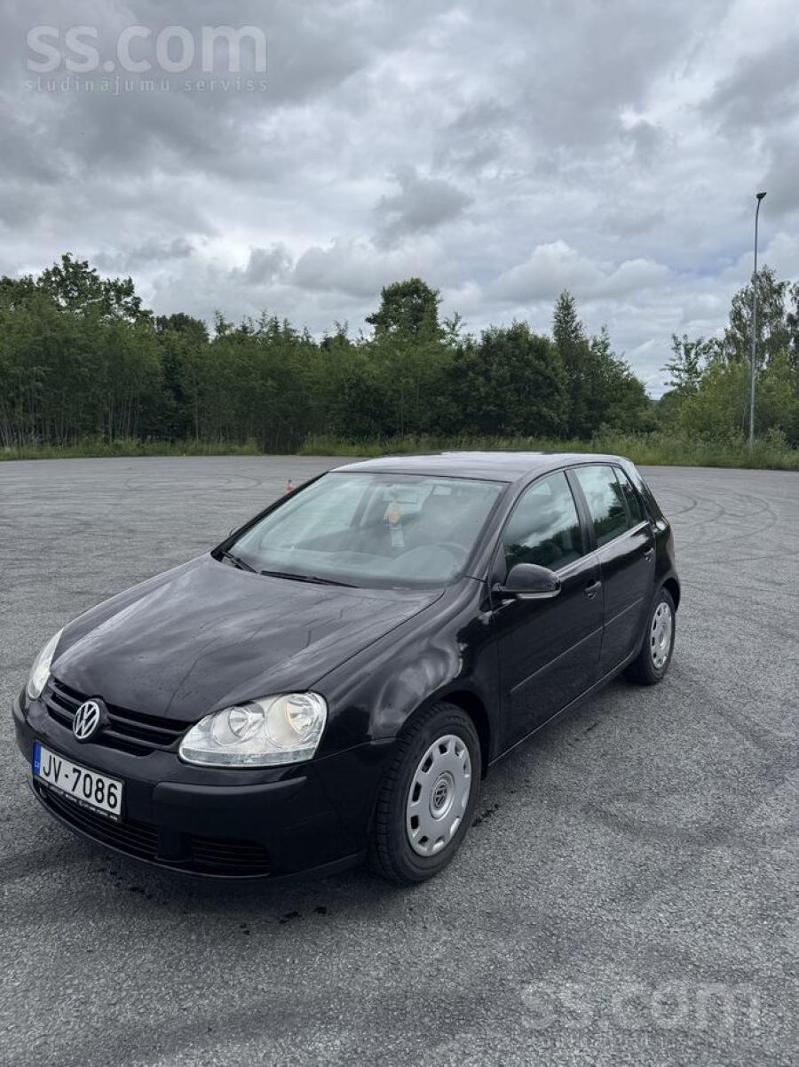 Melns Volkswagen Golf 2004 Rēzekne, ar dzinēja tilpumu 1.40 L un nobraukumu 177 tūkst. km par 2400 €, foto 3 vietnē AUTOMOTO.COM.LV