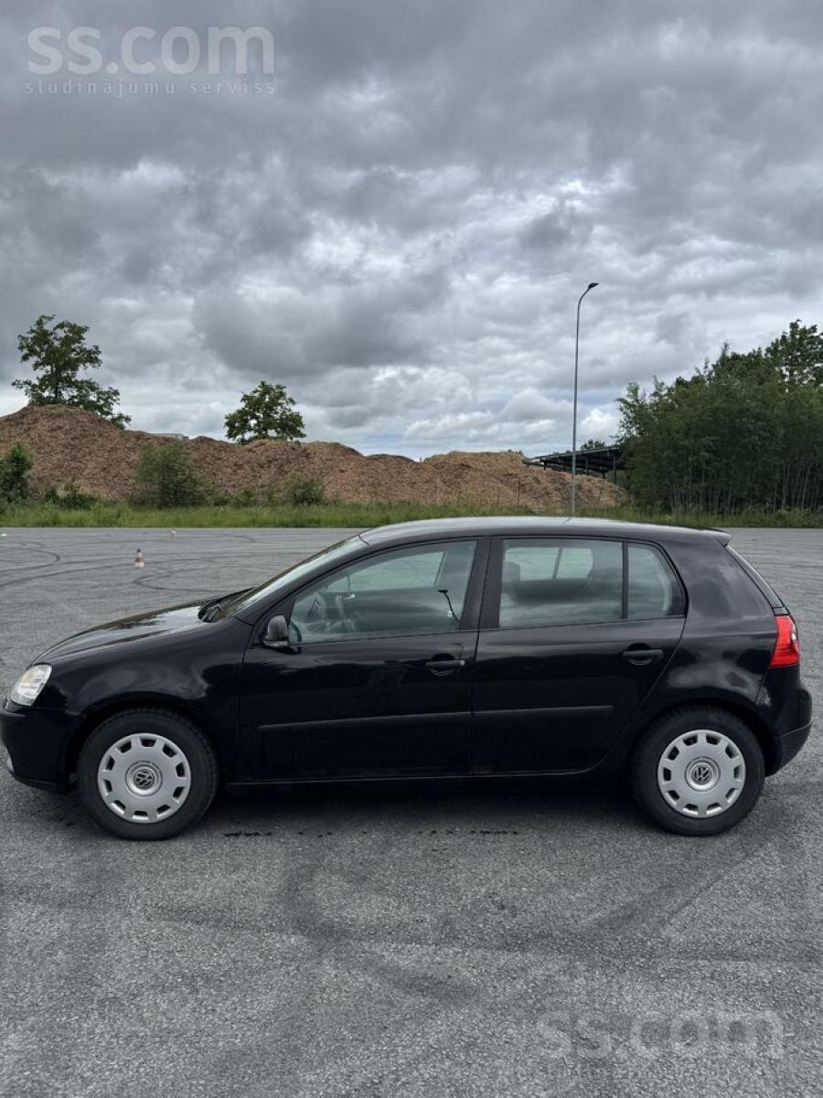 Melns Volkswagen Golf 2004 Rēzekne, ar dzinēja tilpumu 1.40 L un nobraukumu 177 tūkst. km par 2400 €, foto 4 vietnē AUTOMOTO.COM.LV