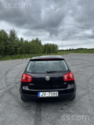 Melns Volkswagen Golf 2004 Rēzekne, ar dzinēja tilpumu 1.40 L un nobraukumu 177 tūkst. km par 2400 €, foto 5 vietnē AUTOMOTO.COM.LV