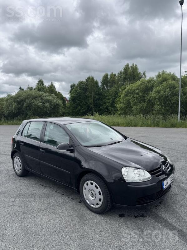 Black Volkswagen Golf 2004 in Rezekne, with an engine capacity of 1.40 L and mileage of 177 thousand km for 2400 €, photo 6 on AUTOMOTO.COM.LV