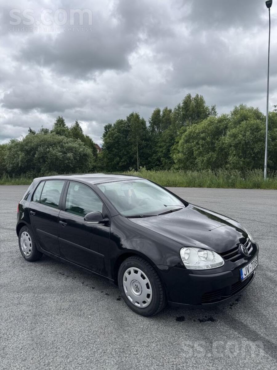 Melns Volkswagen Golf 2004 Rēzekne, ar dzinēja tilpumu 1.40 L un nobraukumu 177 tūkst. km par 2400 €, foto 7 vietnē AUTOMOTO.COM.LV