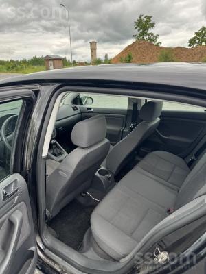 Melns Volkswagen Golf 2004 Rēzekne, ar dzinēja tilpumu 1.40 L un nobraukumu 177 tūkst. km par 2400 €, foto 9 vietnē AUTOMOTO.COM.LV
