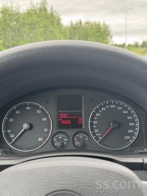 Melns Volkswagen Golf 2004 Rēzekne, ar dzinēja tilpumu 1.40 L un nobraukumu 177 tūkst. km par 2400 €, foto 12 vietnē AUTOMOTO.COM.LV