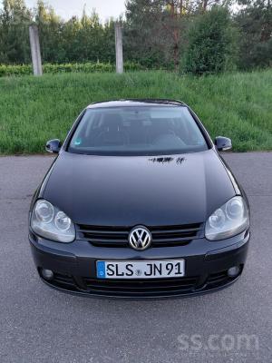 Melns Volkswagen Golf 2004 Rīga, ar dzinēja tilpumu 2.00 L un nobraukumu 270 tūkst. km par 2950 €, foto 3 vietnē AUTOMOTO.COM.LV