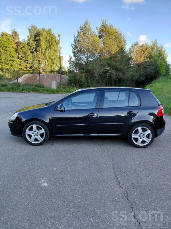 Melns Volkswagen Golf 2004 Rīga, ar dzinēja tilpumu 2.00 L un nobraukumu 270 tūkst. km par 2950 €, foto 4 vietnē AUTOMOTO.COM.LV