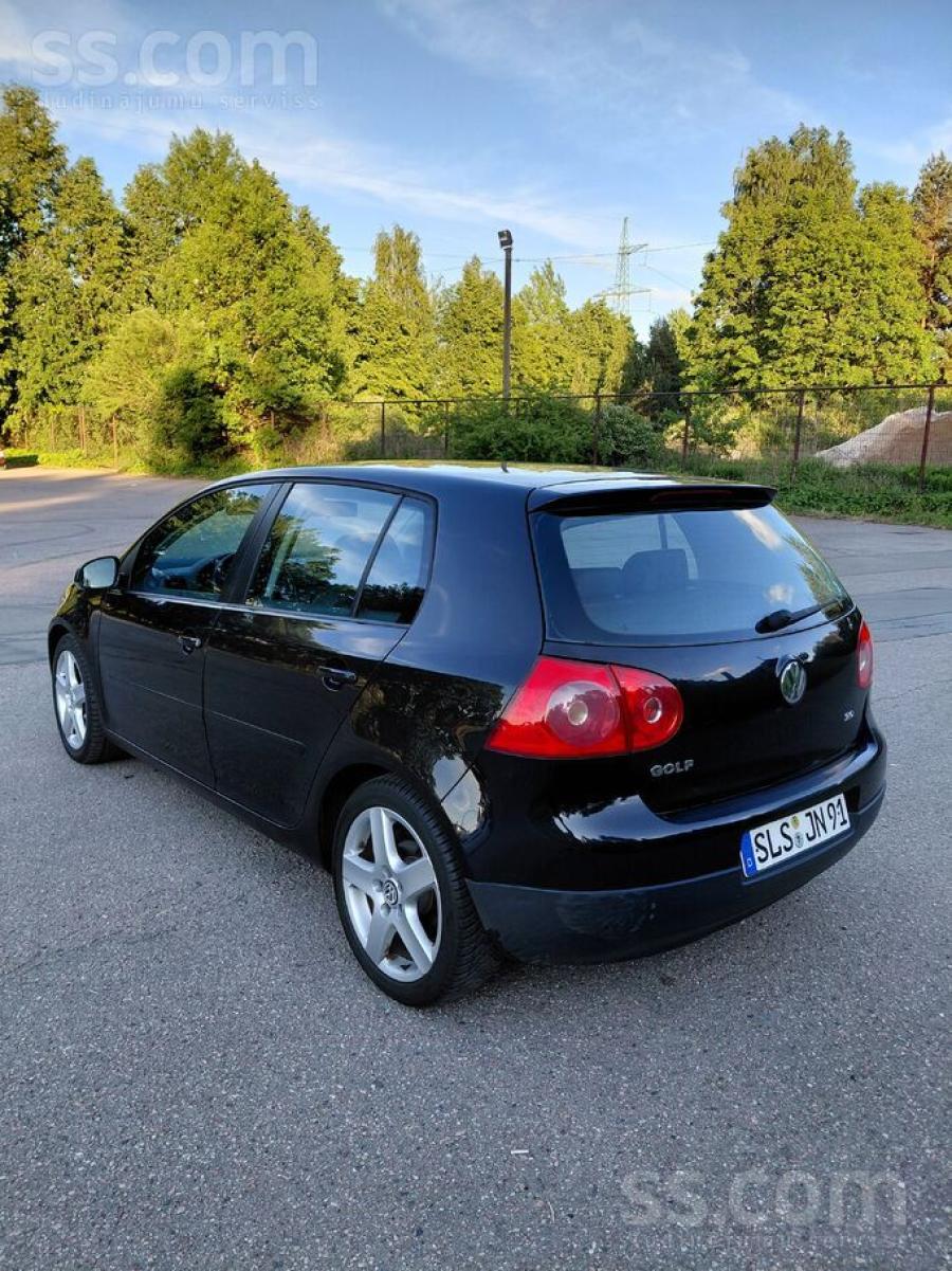 Melns Volkswagen Golf 2004 Rīga, ar dzinēja tilpumu 2.00 L un nobraukumu 270 tūkst. km par 2950 €, foto 6 vietnē AUTOMOTO.COM.LV