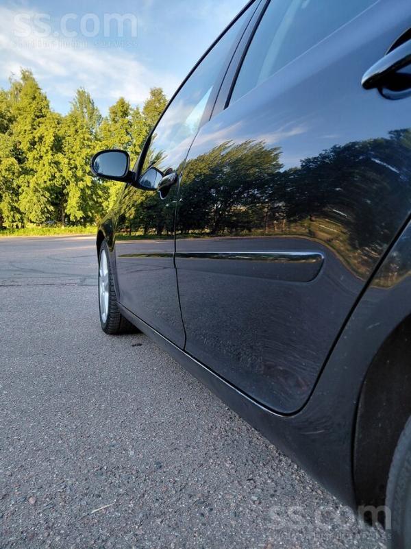 Melns Volkswagen Golf 2004 Rīga, ar dzinēja tilpumu 2.00 L un nobraukumu 270 tūkst. km par 2950 €, foto 9 vietnē AUTOMOTO.COM.LV