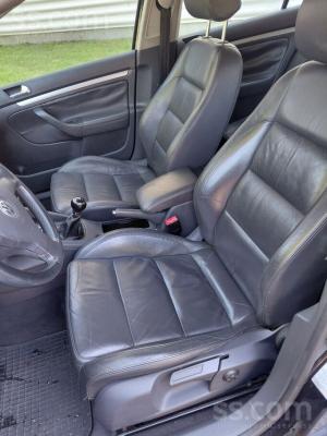Melns Volkswagen Golf 2004 Rīga, ar dzinēja tilpumu 2.00 L un nobraukumu 270 tūkst. km par 2950 €, foto 13 vietnē AUTOMOTO.COM.LV