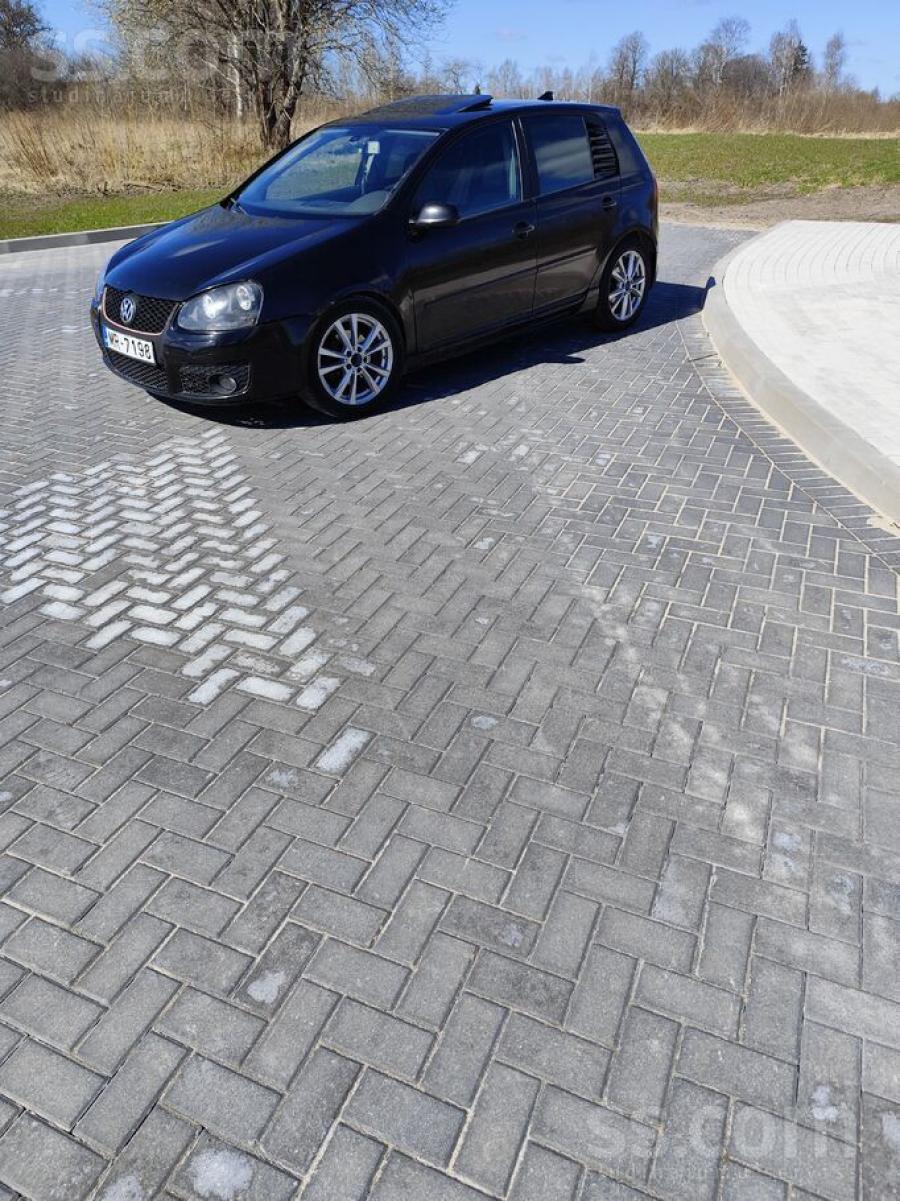 Melns Volkswagen Golf 2004 Kuldīga, ar dzinēja tilpumu 2.00 L un nobraukumu 340 tūkst. km par 1350 €, foto 1 vietnē AUTOMOTO.COM.LV