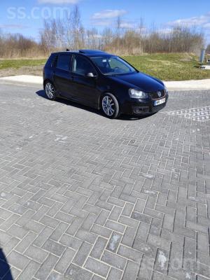 Melns Volkswagen Golf 2004 Kuldīga, ar dzinēja tilpumu 2.00 L un nobraukumu 340 tūkst. km par 1350 €, foto 3 vietnē AUTOMOTO.COM.LV