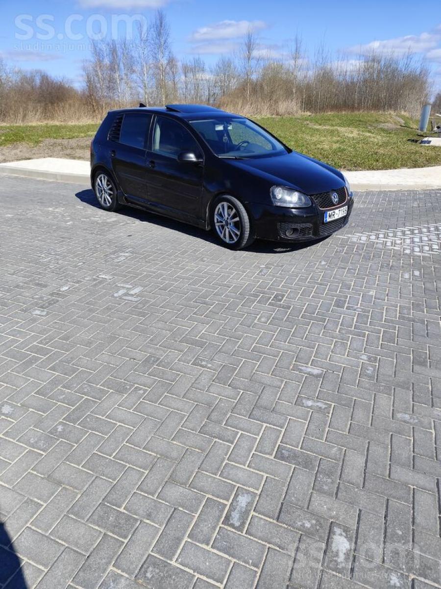 Melns Volkswagen Golf 2004 Kuldīga, ar dzinēja tilpumu 2.00 L un nobraukumu 340 tūkst. km par 1350 €, foto 3 vietnē AUTOMOTO.COM.LV