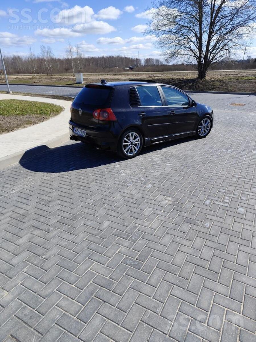 Melns Volkswagen Golf 2004 Kuldīga, ar dzinēja tilpumu 2.00 L un nobraukumu 340 tūkst. km par 1350 €, foto 4 vietnē AUTOMOTO.COM.LV