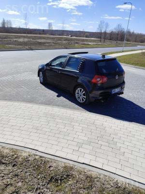 Melns Volkswagen Golf 2004 Kuldīga, ar dzinēja tilpumu 2.00 L un nobraukumu 340 tūkst. km par 1350 €, foto 5 vietnē AUTOMOTO.COM.LV