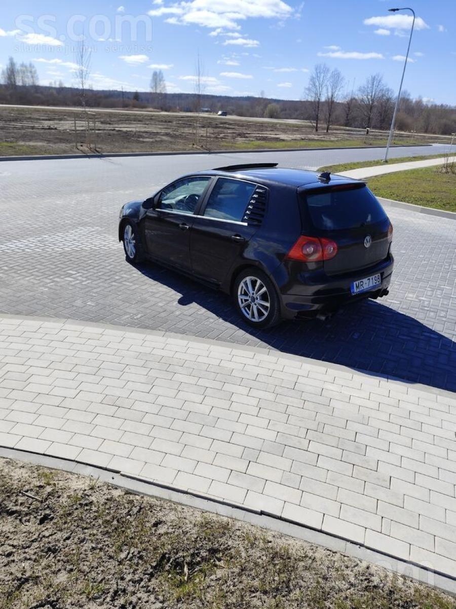 Melns Volkswagen Golf 2004 Kuldīga, ar dzinēja tilpumu 2.00 L un nobraukumu 340 tūkst. km par 1350 €, foto 5 vietnē AUTOMOTO.COM.LV
