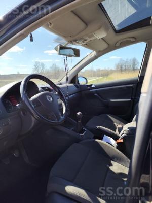 Melns Volkswagen Golf 2004 Kuldīga, ar dzinēja tilpumu 2.00 L un nobraukumu 340 tūkst. km par 1350 €, foto 6 vietnē AUTOMOTO.COM.LV