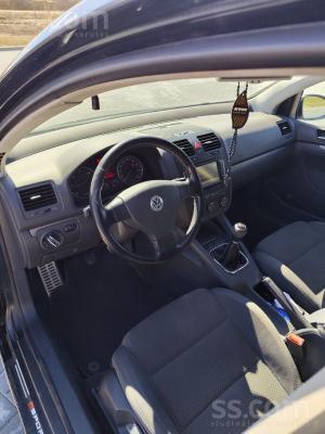 Melns Volkswagen Golf 2004 Kuldīga, ar dzinēja tilpumu 2.00 L un nobraukumu 340 tūkst. km par 1350 €, foto 7 vietnē AUTOMOTO.COM.LV