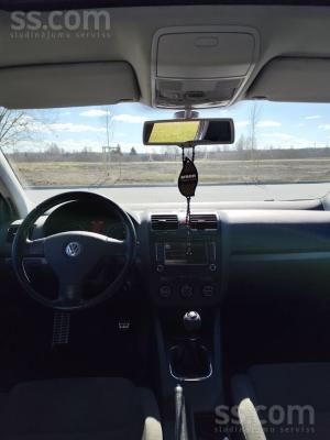 Melns Volkswagen Golf 2004 Kuldīga, ar dzinēja tilpumu 2.00 L un nobraukumu 340 tūkst. km par 1350 €, foto 8 vietnē AUTOMOTO.COM.LV