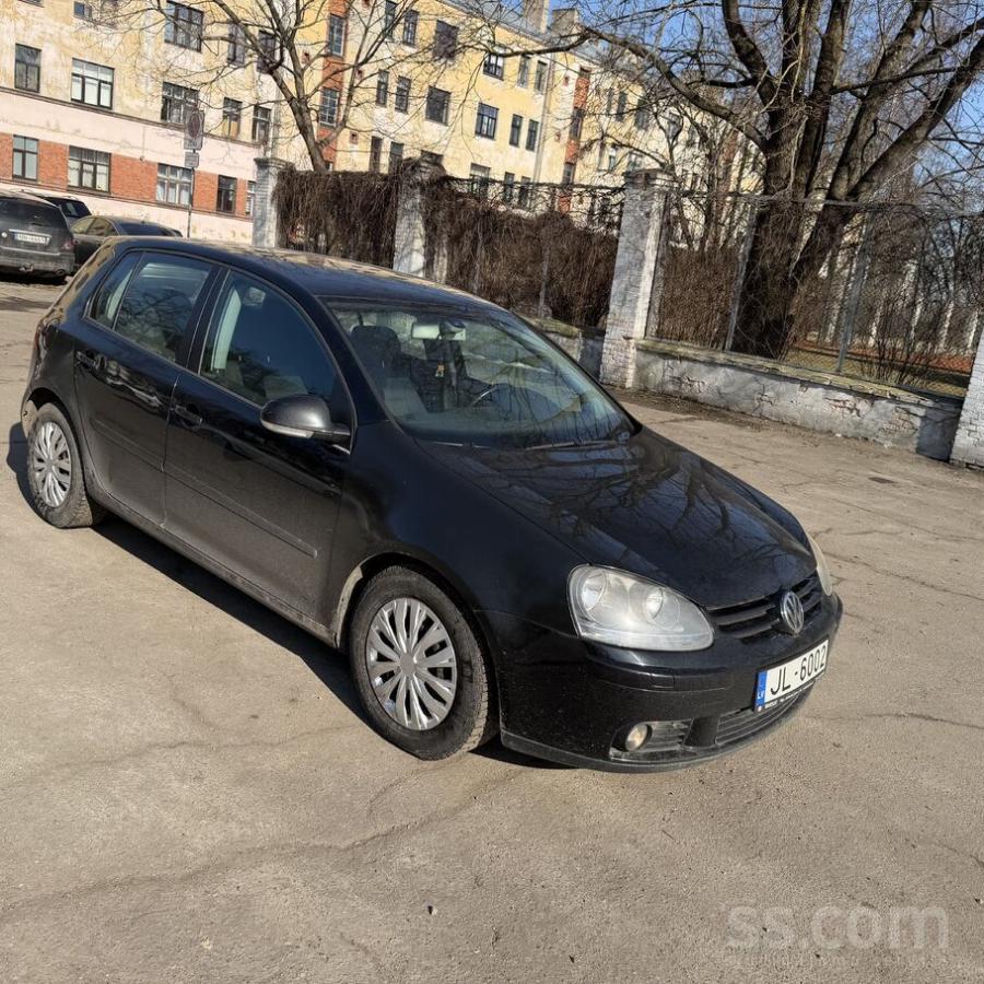 Black Volkswagen Golf 2004 in Riga, with an engine capacity of 2.00 L and mileage of 290 thousand km for 1800 €, photo 3 on AUTOMOTO.COM.LV