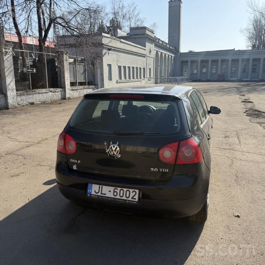 Black Volkswagen Golf 2004 in Riga, with an engine capacity of 2.00 L and mileage of 290 thousand km for 1800 €, photo 5 on AUTOMOTO.COM.LV