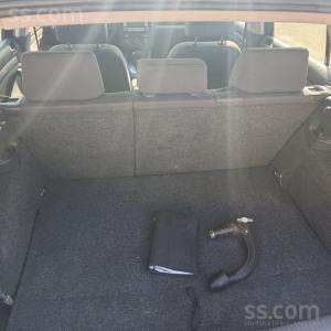 Black Volkswagen Golf 2004 in Riga, with an engine capacity of 2.00 L and mileage of 290 thousand km for 1800 €, photo 7 on AUTOMOTO.COM.LV