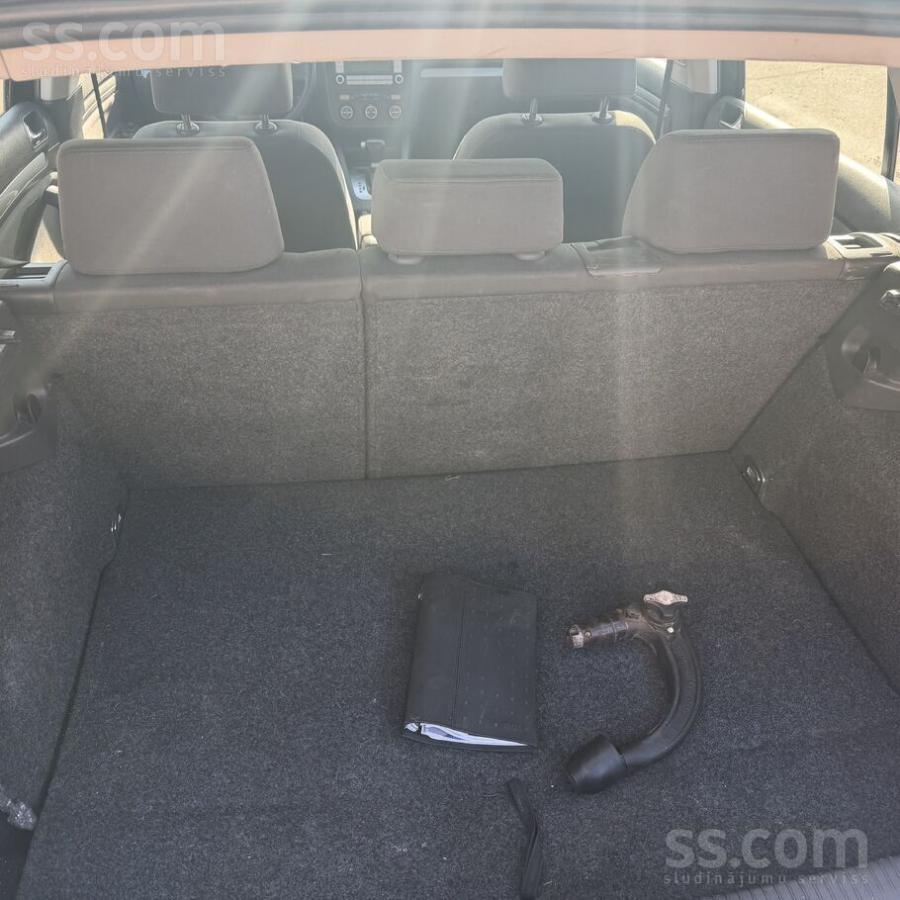Black Volkswagen Golf 2004 in Riga, with an engine capacity of 2.00 L and mileage of 290 thousand km for 1800 €, photo 7 on AUTOMOTO.COM.LV