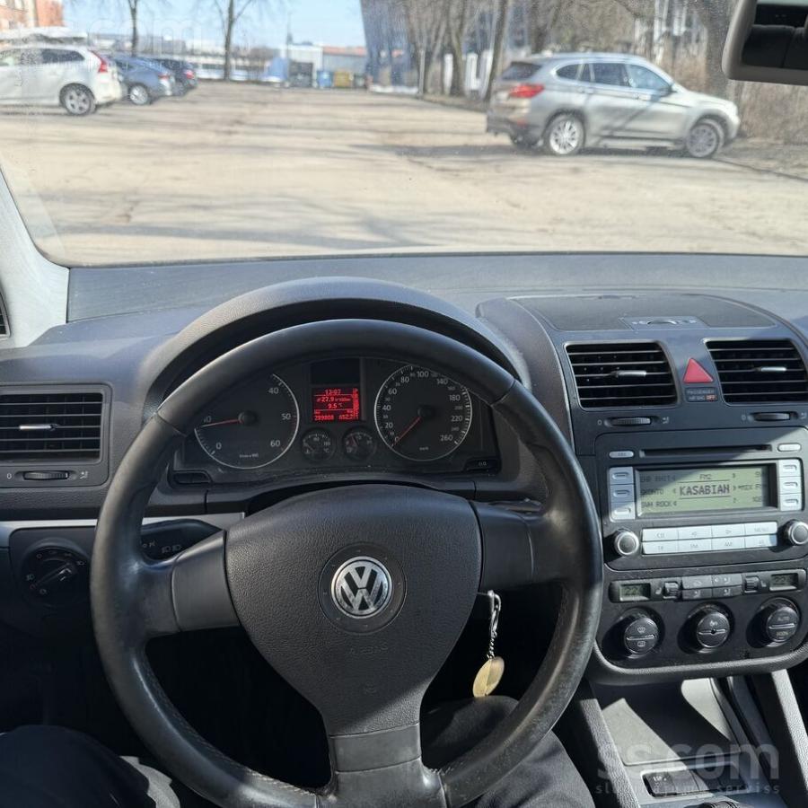 Black Volkswagen Golf 2004 in Riga, with an engine capacity of 2.00 L and mileage of 290 thousand km for 1800 €, photo 8 on AUTOMOTO.COM.LV