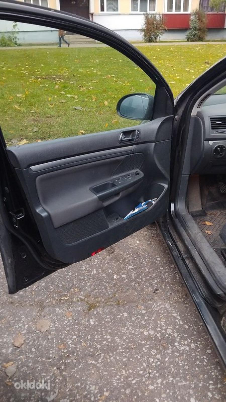 Melns Volkswagen Golf 2004 Sillamē, ar dzinēja tilpumu 1.90 L un nobraukumu 281 tūkst. km par 1300 €, foto 14 vietnē AUTOMOTO.COM.LV