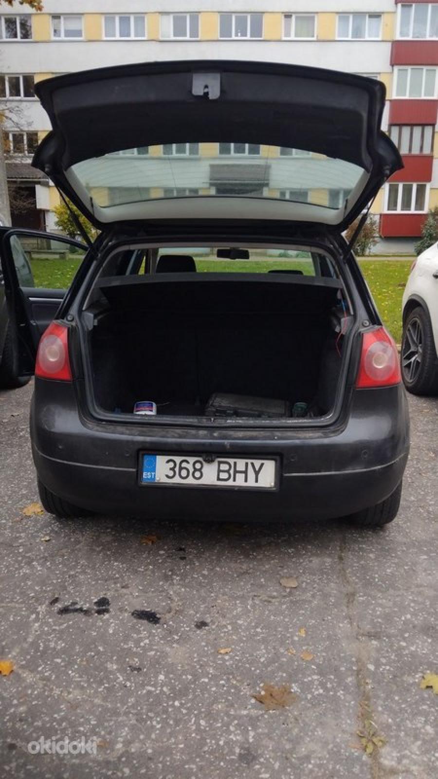 Melns Volkswagen Golf 2004 Sillamē, ar dzinēja tilpumu 1.90 L un nobraukumu 281 tūkst. km par 1300 €, foto 16 vietnē AUTOMOTO.COM.LV