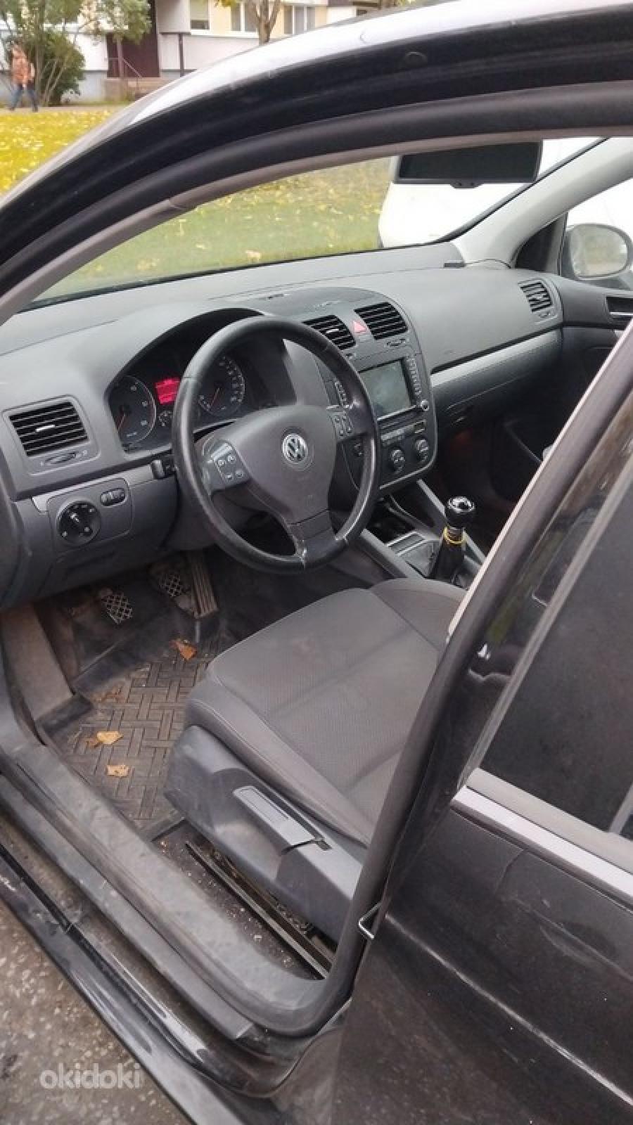 Melns Volkswagen Golf 2004 Sillamē, ar dzinēja tilpumu 1.90 L un nobraukumu 281 tūkst. km par 1300 €, foto 17 vietnē AUTOMOTO.COM.LV