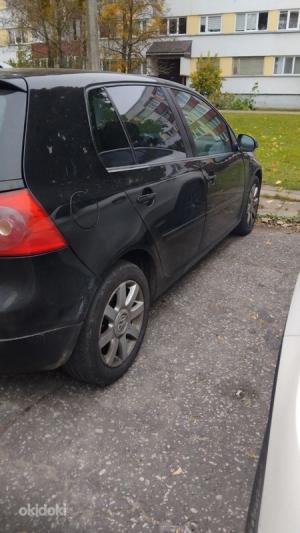Melns Volkswagen Golf 2004 Sillamē, ar dzinēja tilpumu 1.90 L un nobraukumu 281 tūkst. km par 1300 €, foto 18 vietnē AUTOMOTO.COM.LV