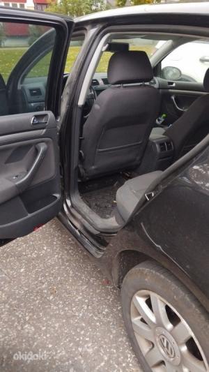 Melns Volkswagen Golf 2004 Sillamē, ar dzinēja tilpumu 1.90 L un nobraukumu 281 tūkst. km par 1300 €, foto 19 vietnē AUTOMOTO.COM.LV