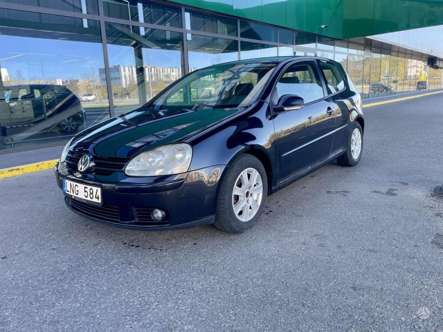 Black Volkswagen Golf 2004 in Vilnius, with an engine capacity of 1.90 L and mileage of 320 thousand km for 2000 €, photo 1 on AUTOMOTO.COM.LV