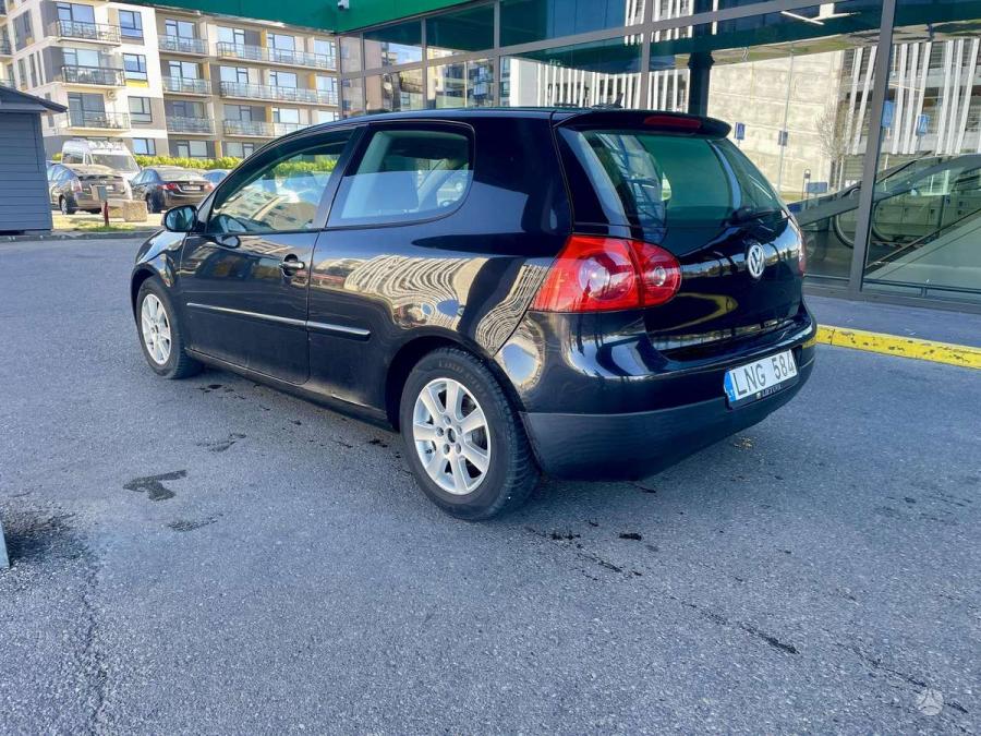 Black Volkswagen Golf 2004 in Vilnius, with an engine capacity of 1.90 L and mileage of 320 thousand km for 2000 €, photo 5 on AUTOMOTO.COM.LV