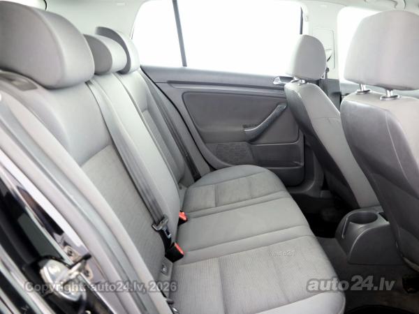 Melns Volkswagen Golf 2004 Tallina, ar dzinēja tilpumu 1.40 L un nobraukumu 259 tūkst. km par 1099 €, foto 7 vietnē AUTOMOTO.COM.LV